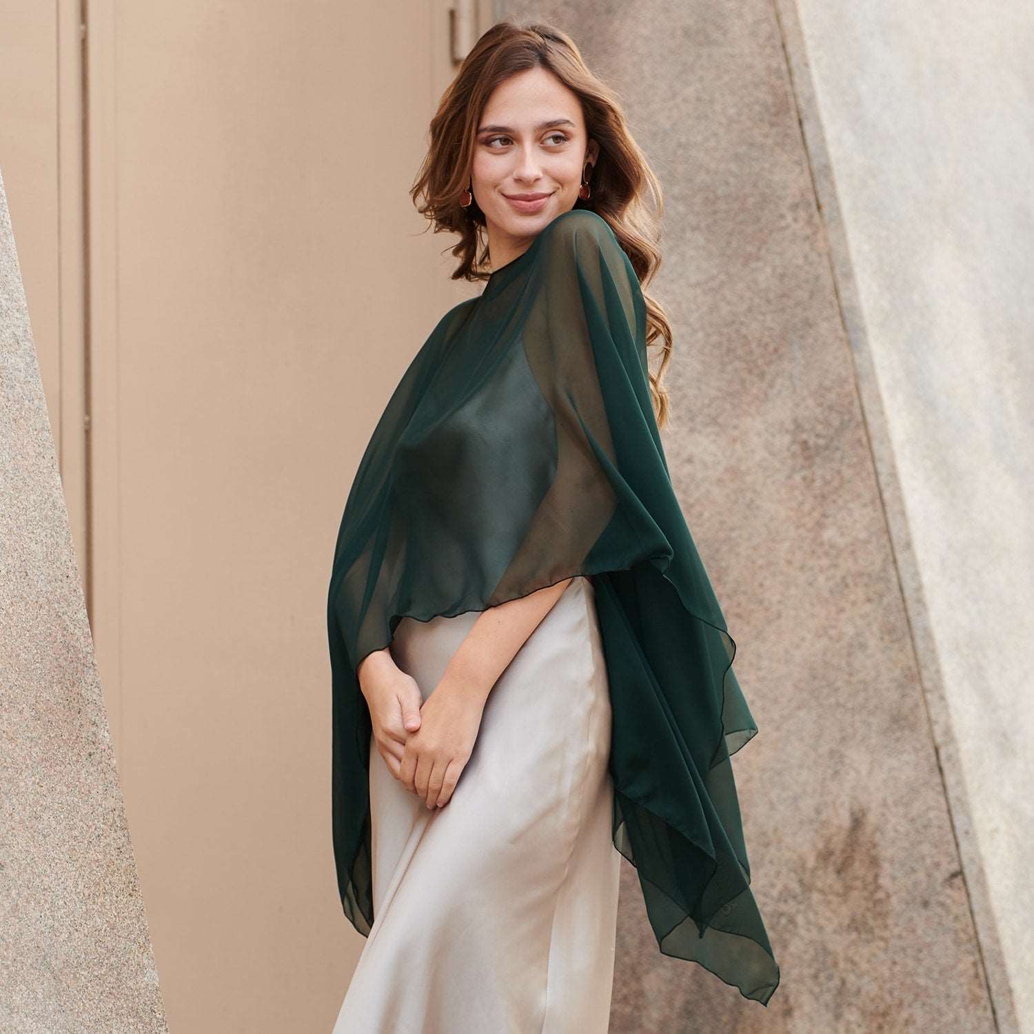 Chales y Capas de Gasa para Bodas | Delacroix